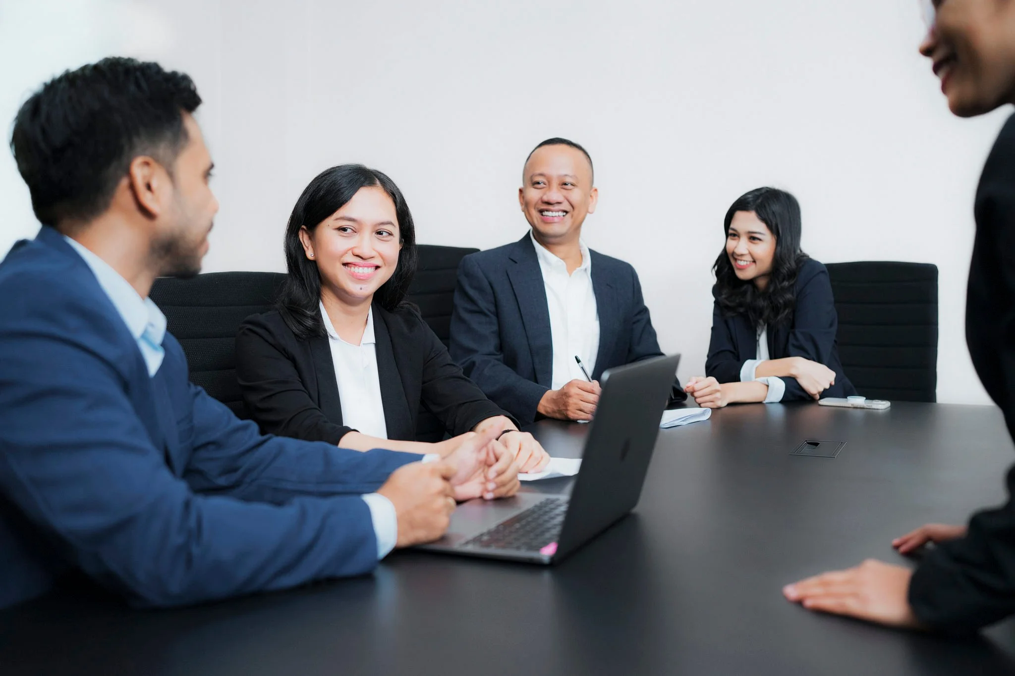 What is an Employer of Record (EOR)? - RecruitGo